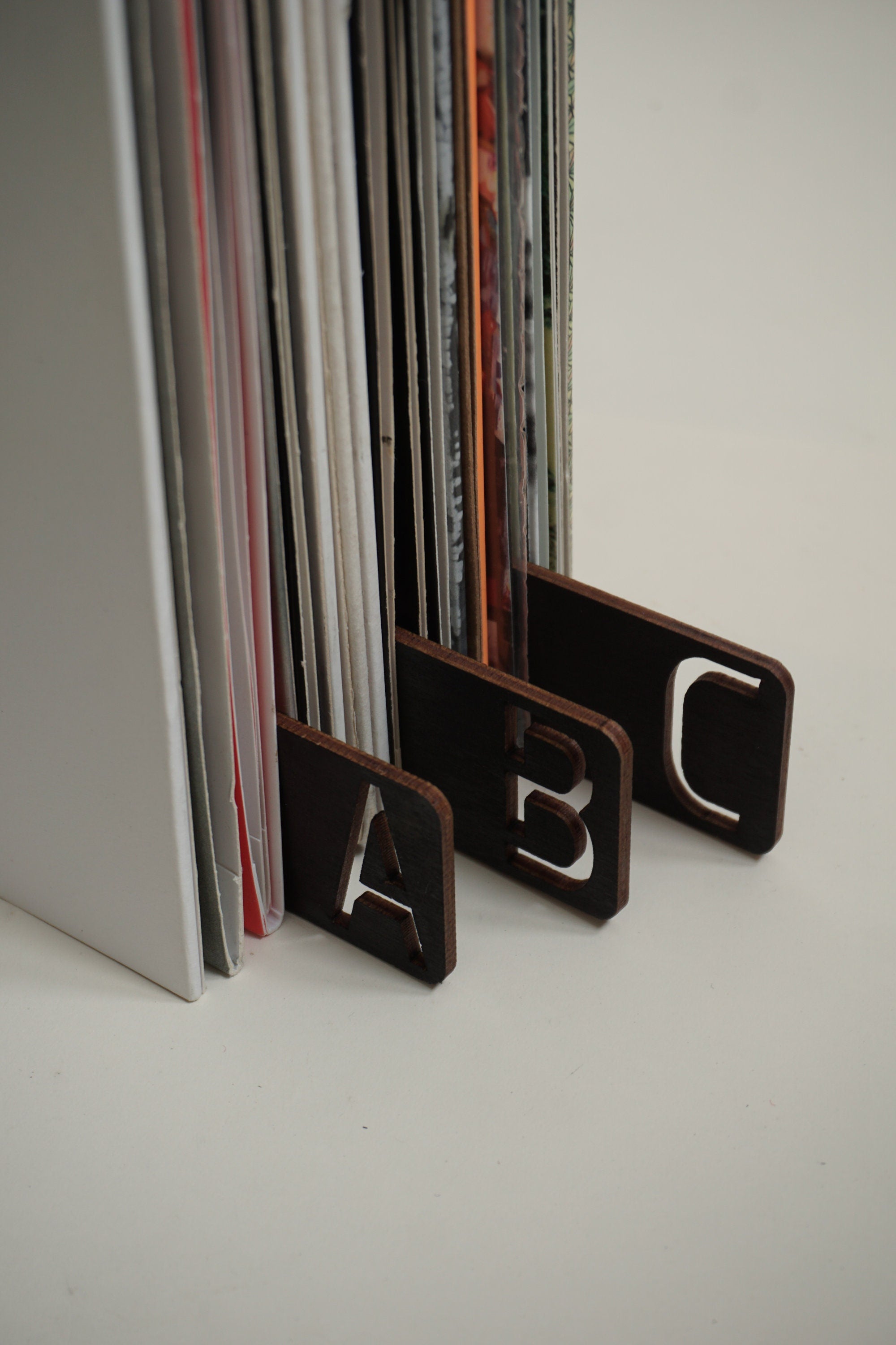 Black Cut Through Vinyl Dividers – cilpastore